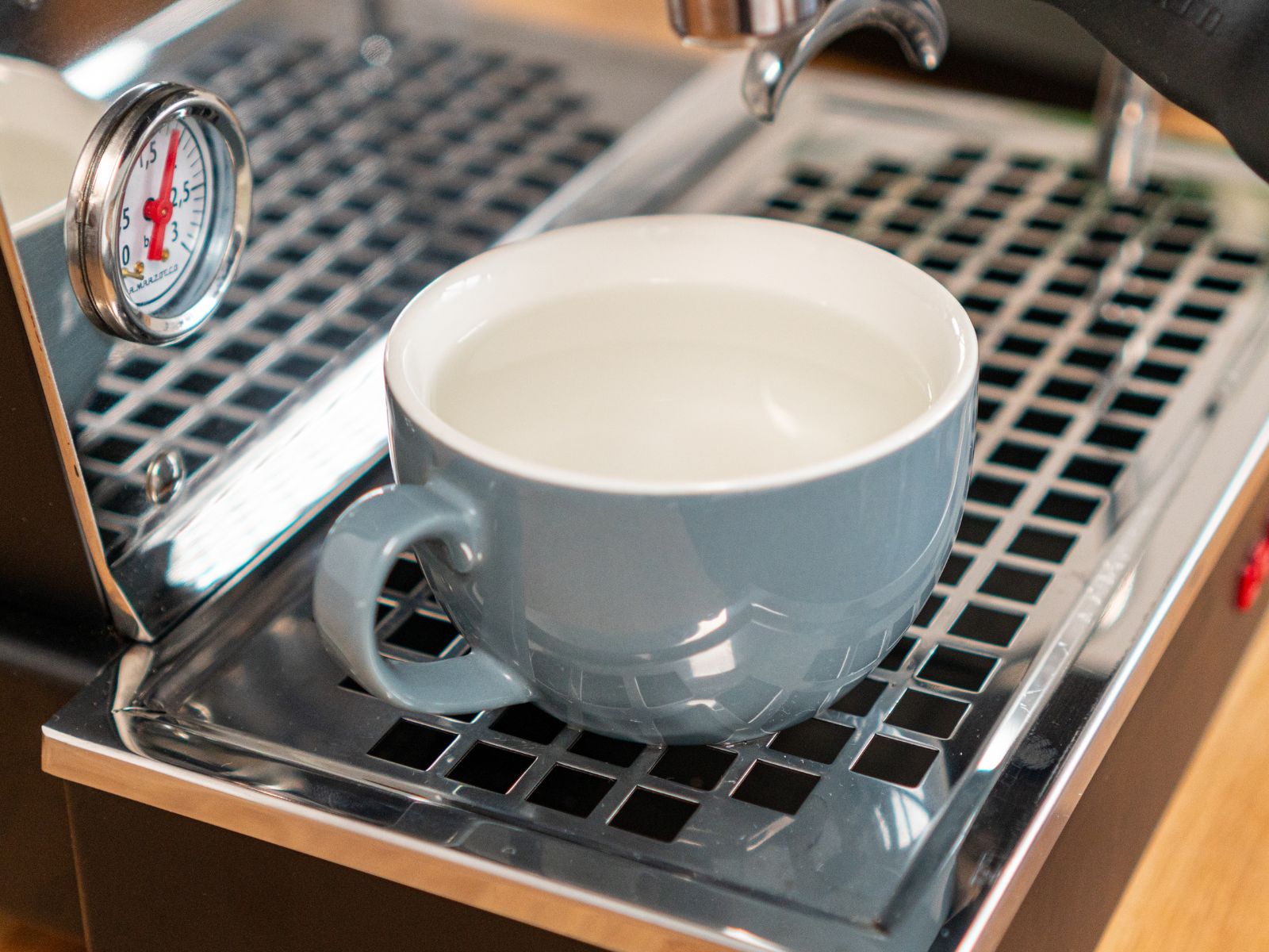 How to Make an Espresso | Mozzo Coffee