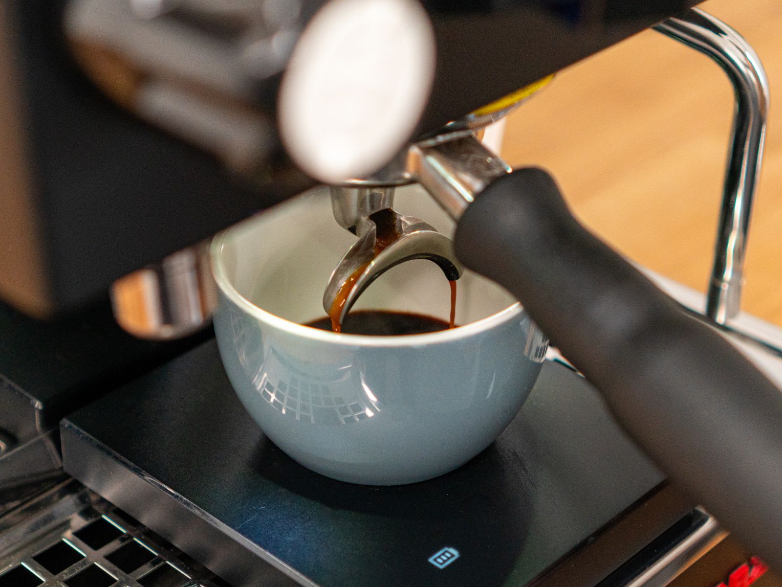 How to Make an Espresso | Mozzo Coffee